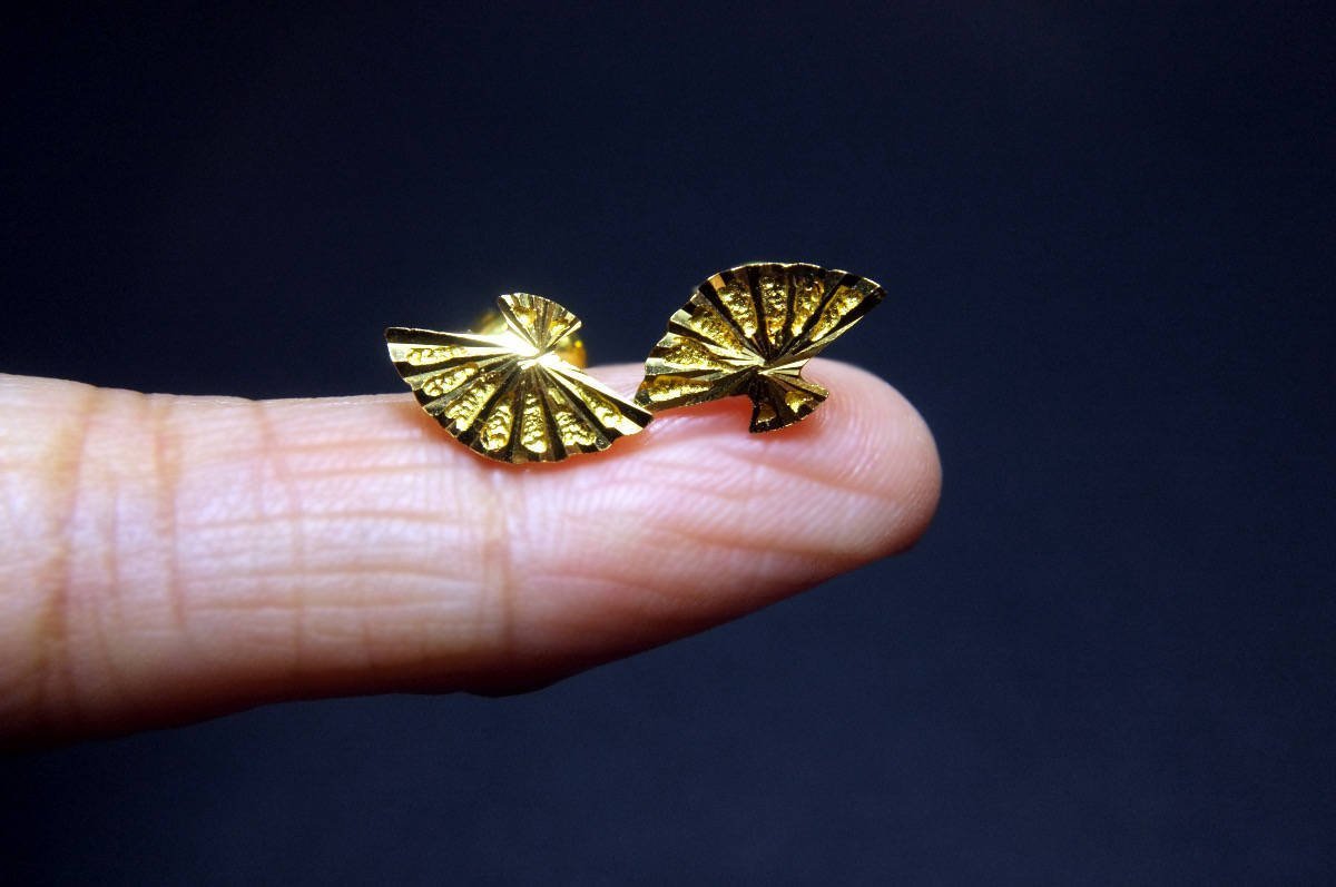 22k Chinese Tiny Fan Gold Stud Earrings | GEM GARDENER