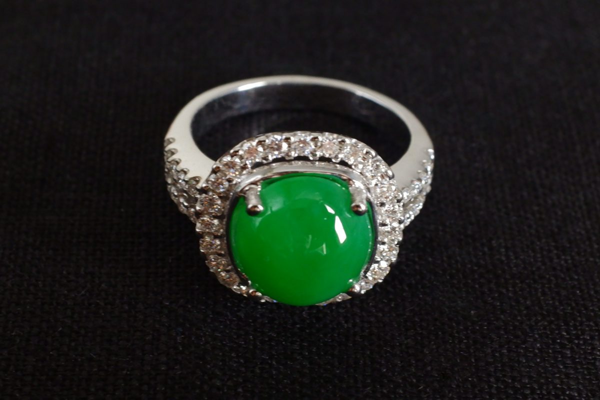 Translucent Round Jade Diamond Ring White Gold 18k | GEM GARDENER