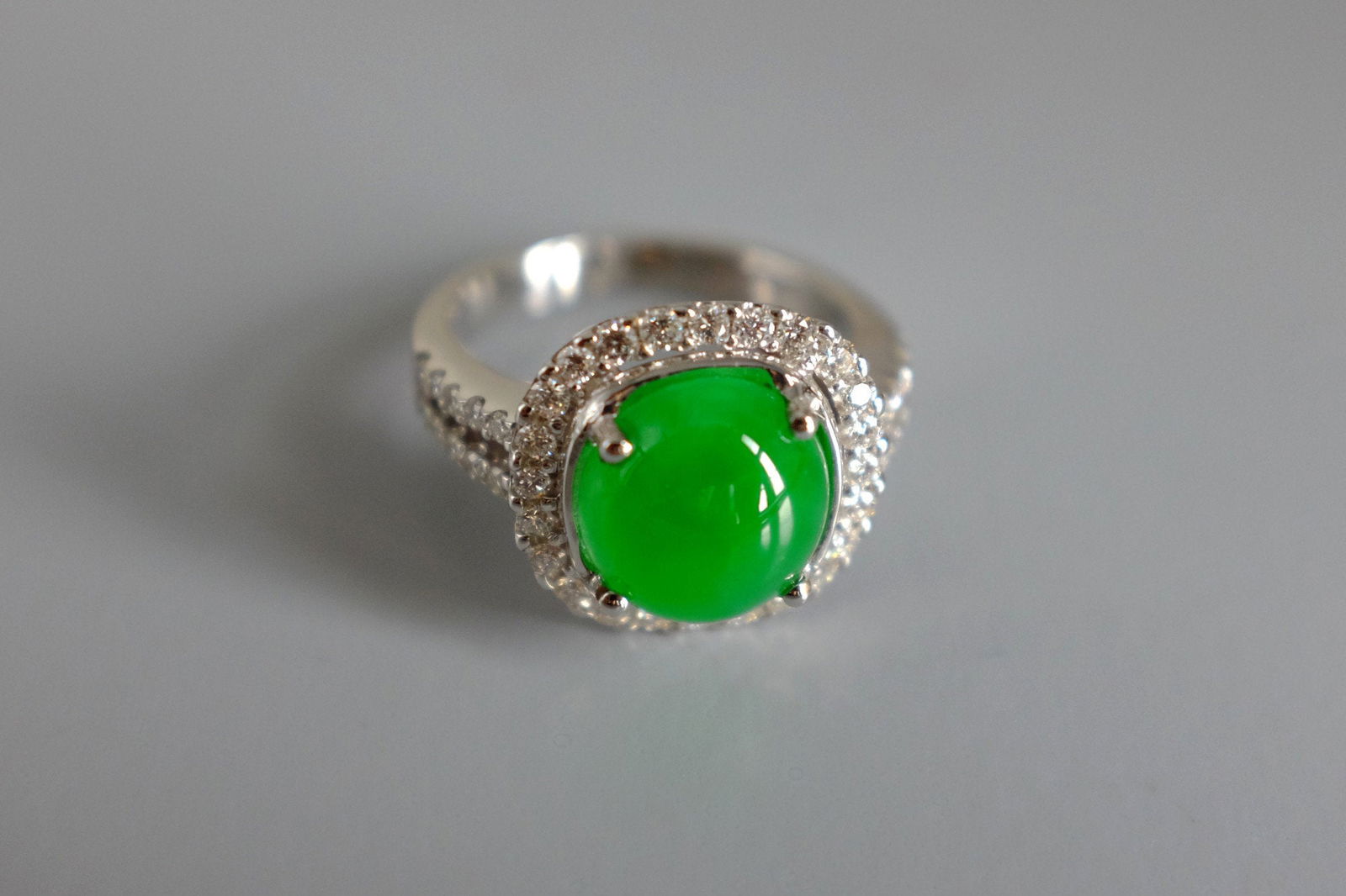 Translucent Round Jade Diamond Ring White Gold 18k | GEM GARDENER
