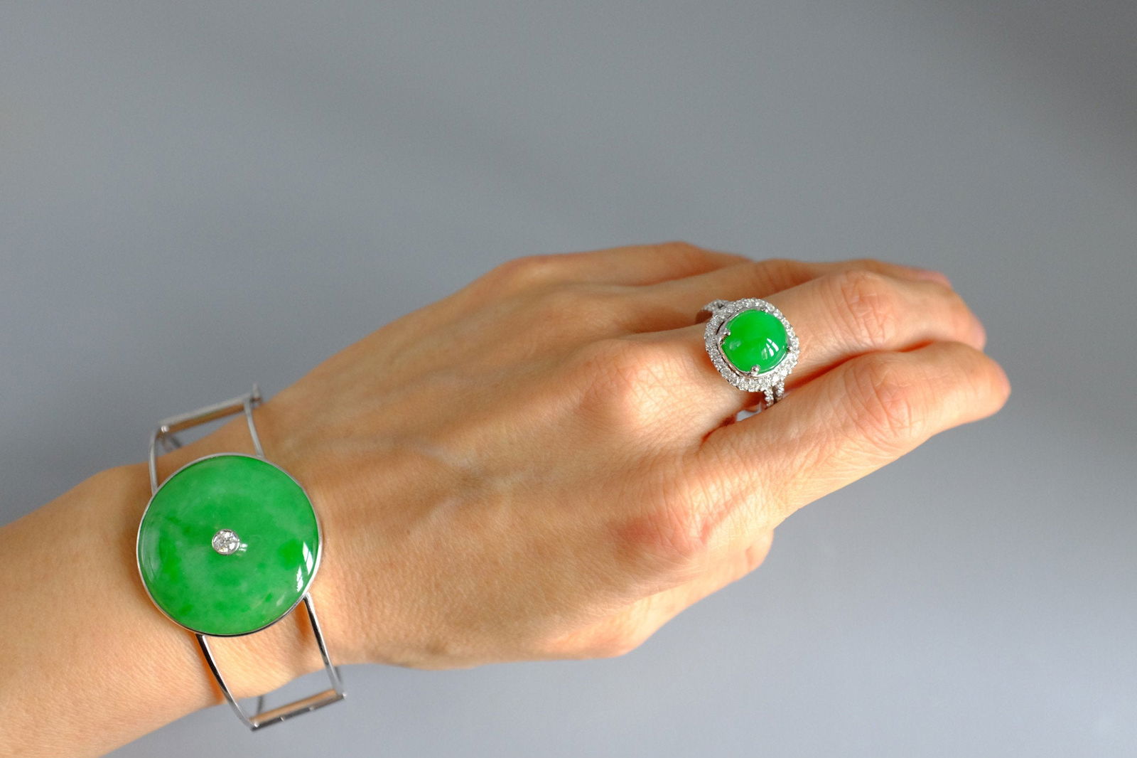 Translucent Round Jade Diamond Ring White Gold 18k | GEM GARDENER