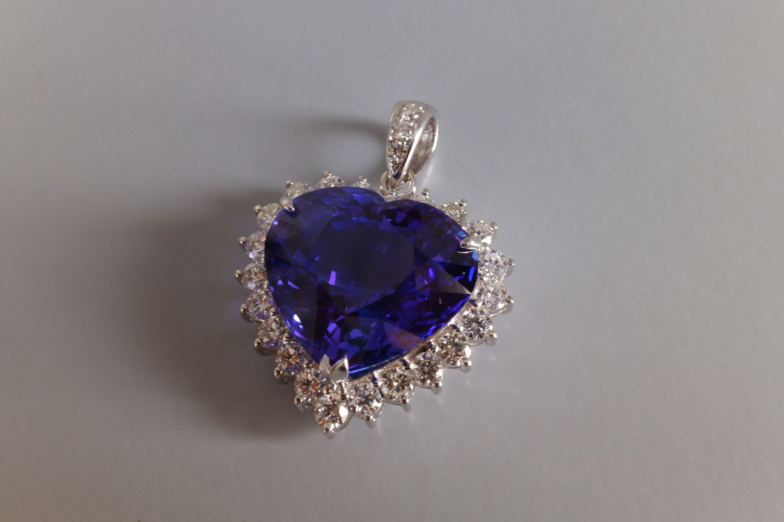 21ct Tanzanite Sweetheart Diamond Pendant 18k | GEM GARDENER