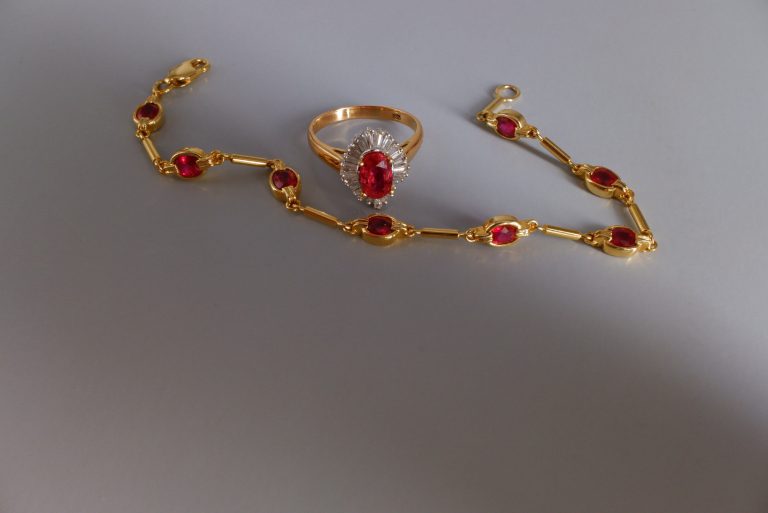 20k Vintage Burmese Ruby Ballerina Ring Chinese | Gem Gardener