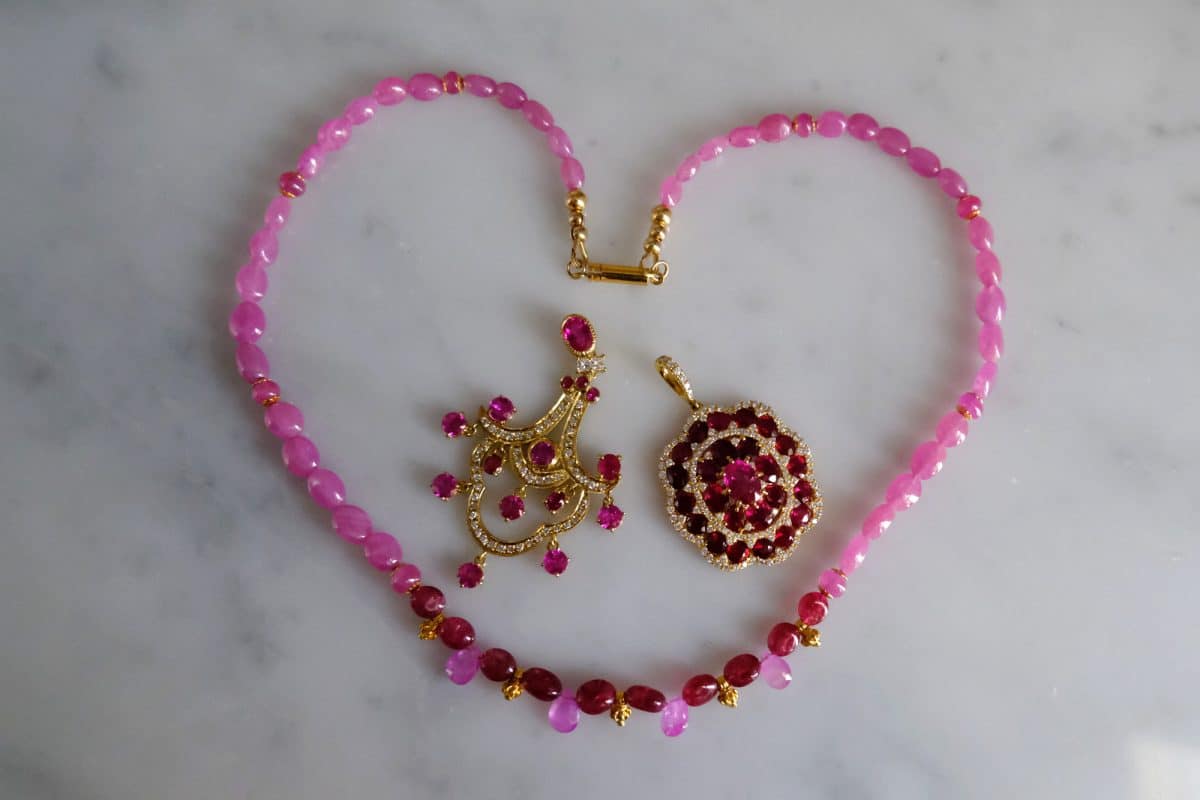 Vivid Ornate Red Ruby Pendant Necklace 18k | GG