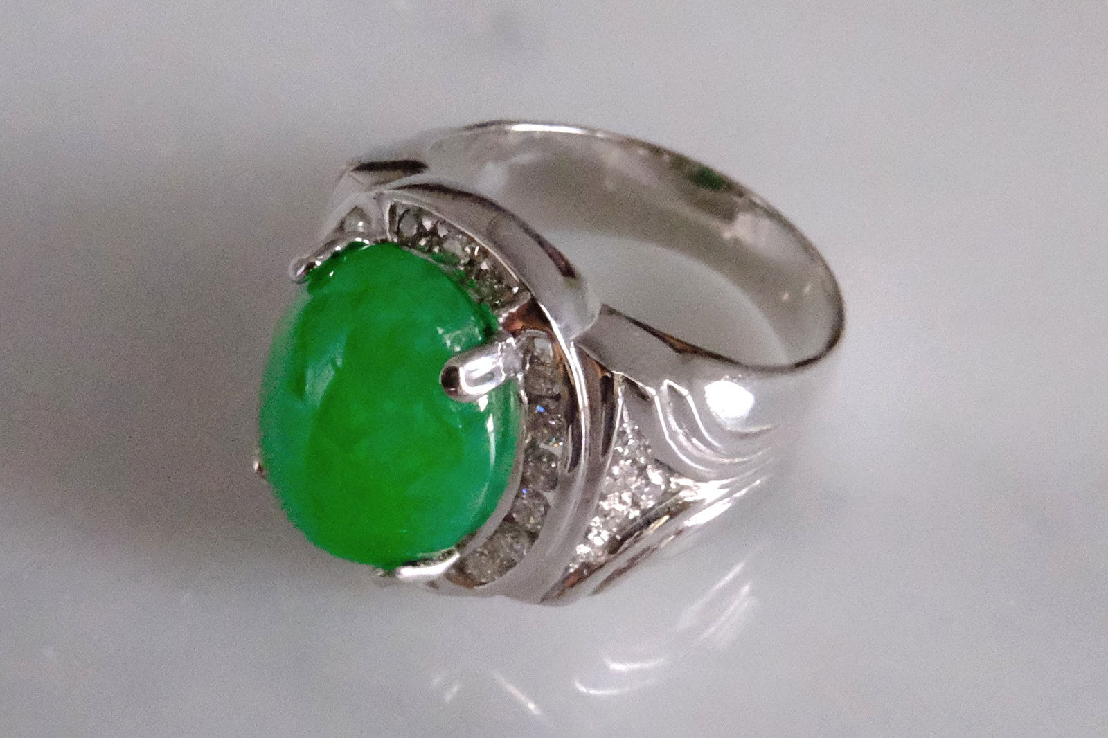 Bright Apple Green Jade Ring Men 18K | Gem Gardener