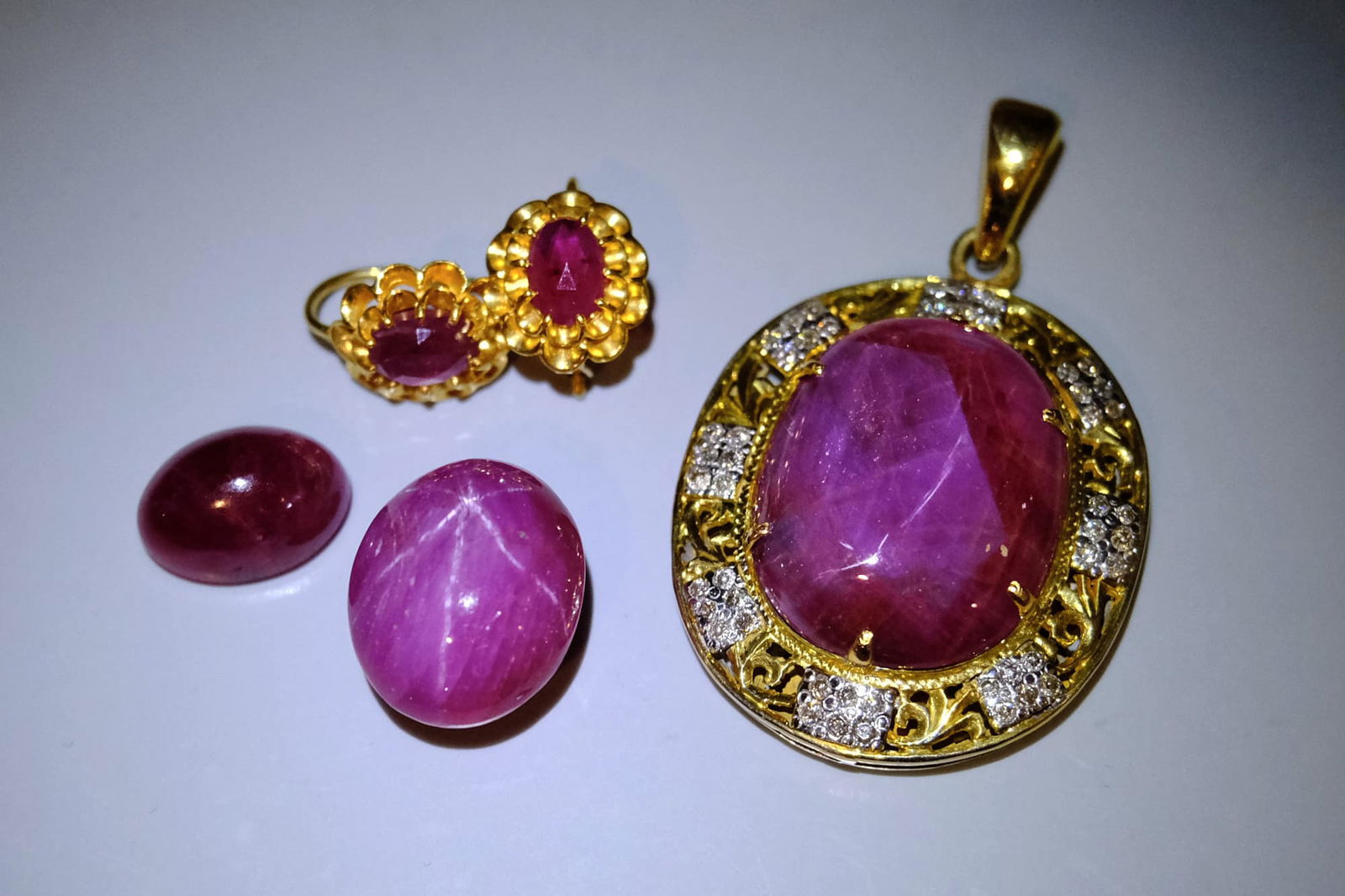 Antique Burmese Big Ruby Pendant 18k | GEM GARDENER