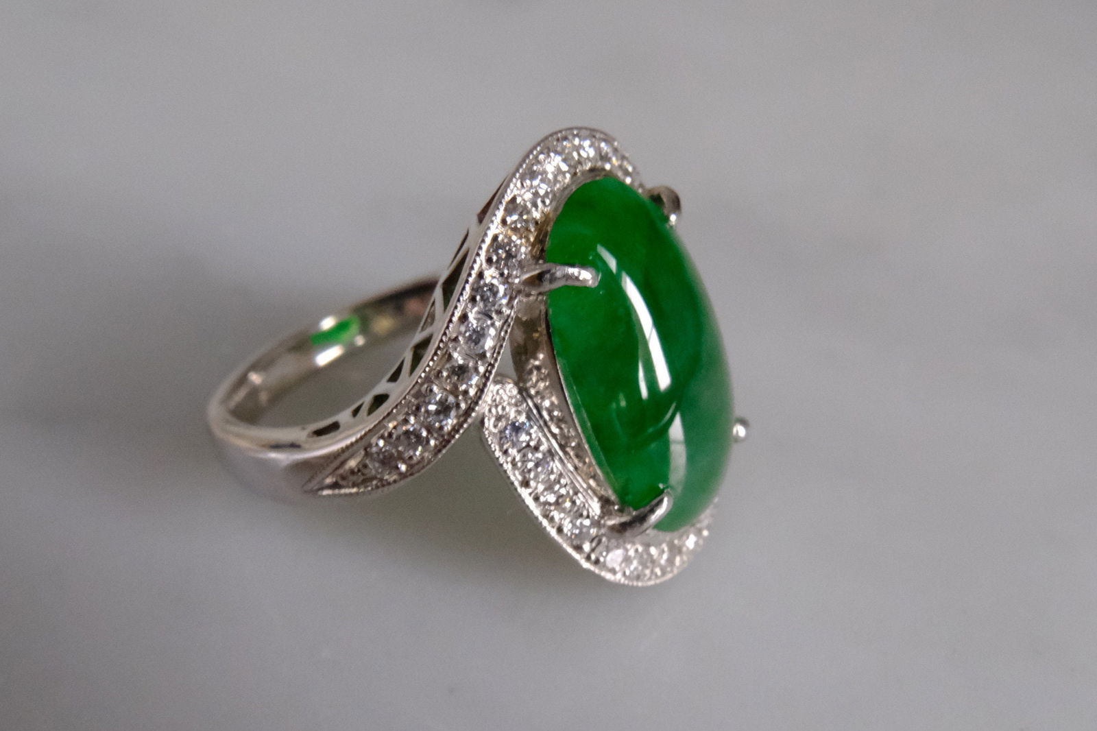 Bevel Jadeite Jade Platinum Ring | GEM GARDENER