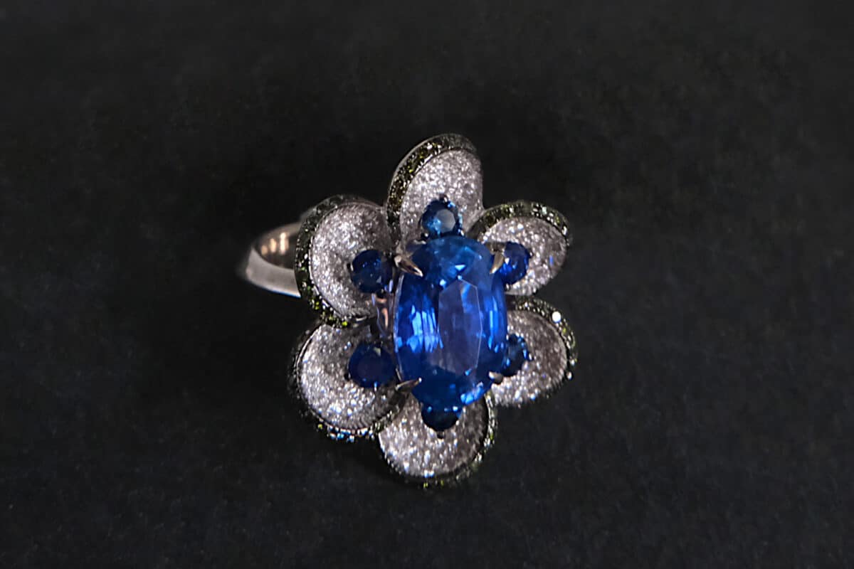 Intense Cornflower Blue Sapphire Flower Ring 18k | GEM GARDENER
