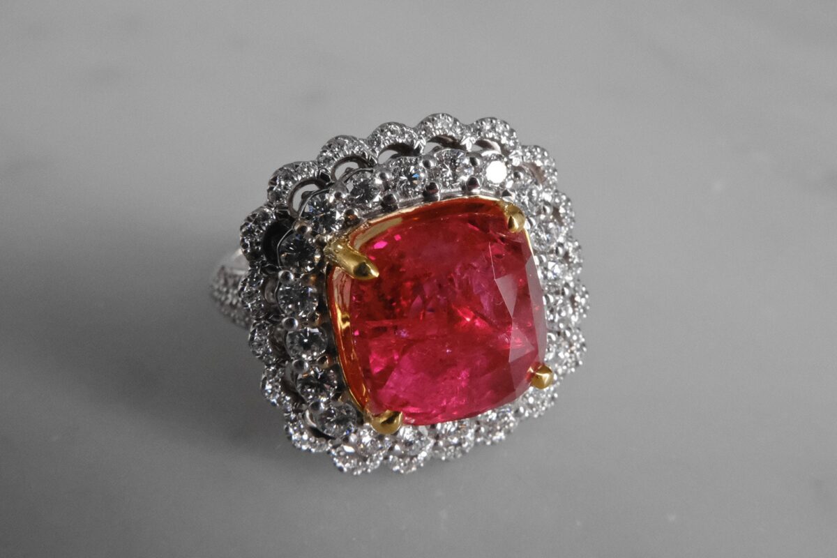 8ct Mahenge Hot Pink Spinel Ring 18k | GEM GARDENER