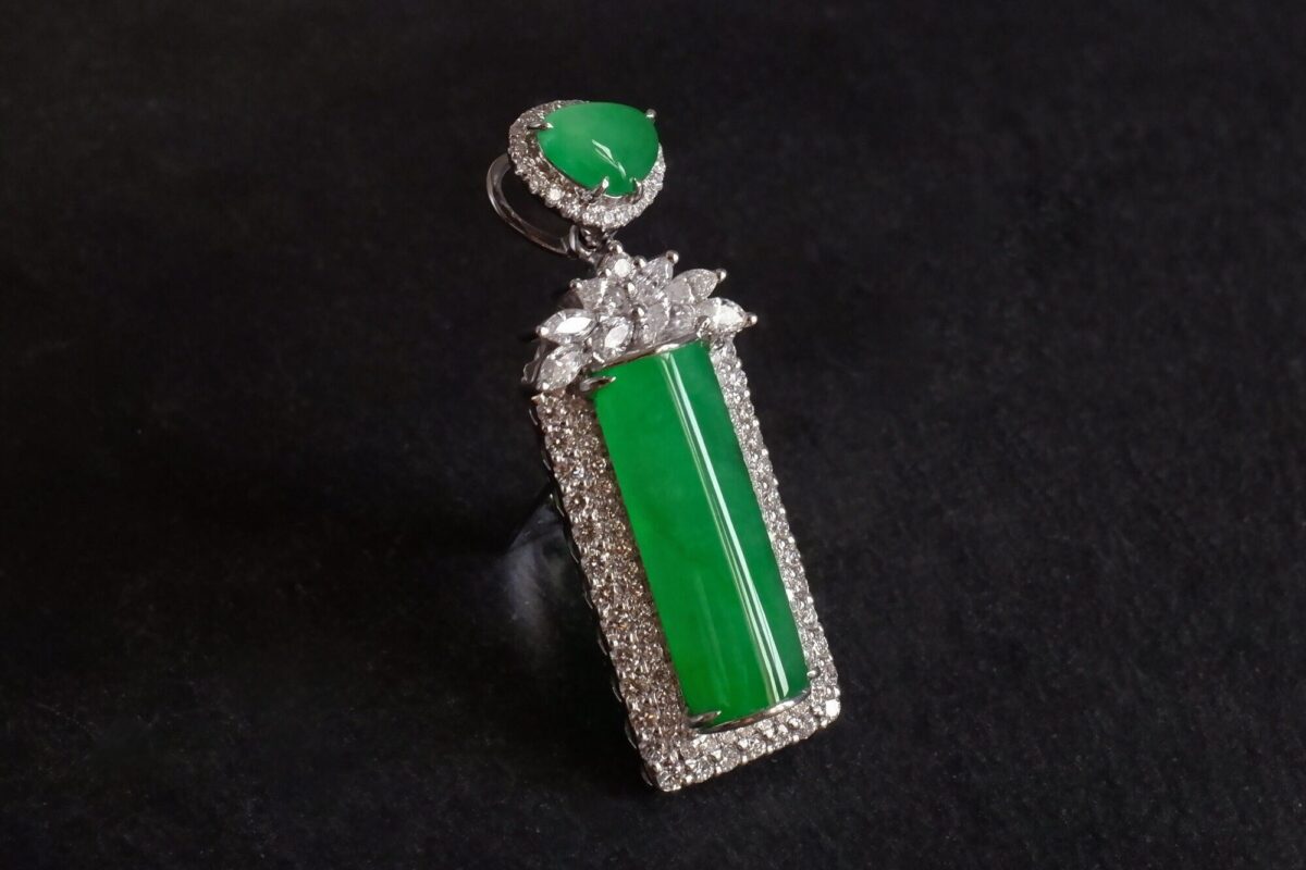 Curved Cylinder Long Jade Pendant 18k | GEM GARDENER